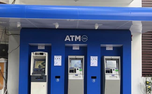 Phí rút tiền ATM MB là bao nhiêu? Cập nhật mới nhất